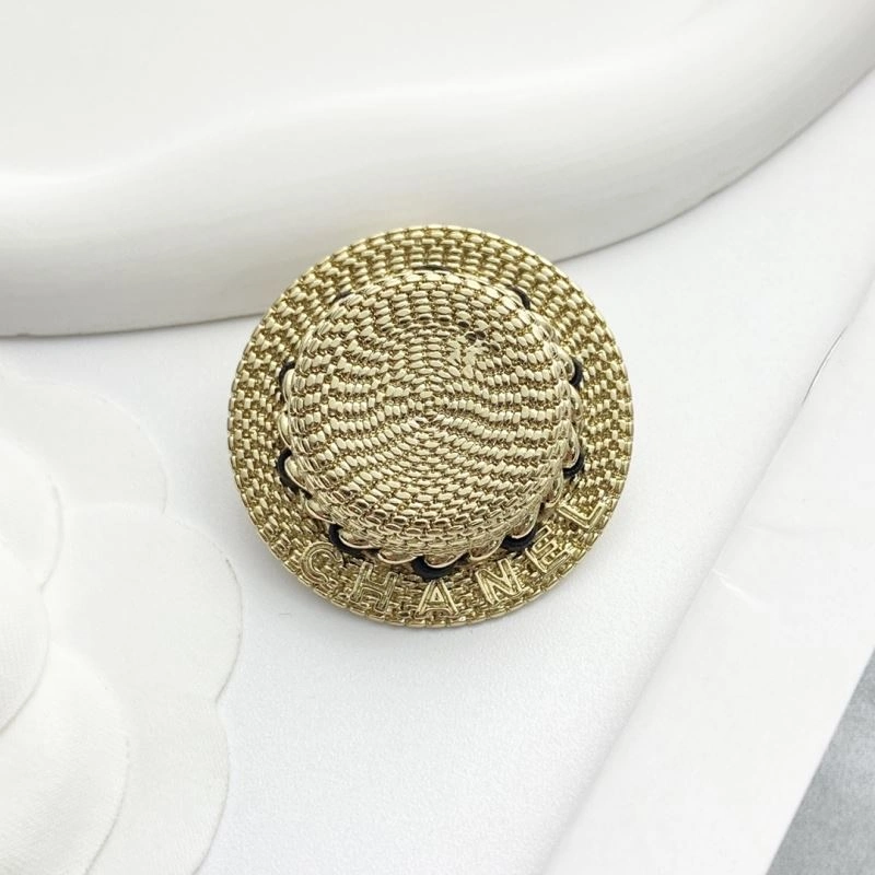 Low-cost Chanel Brooches