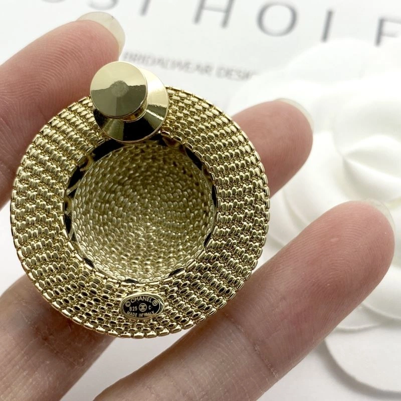 Low-cost Chanel Brooches