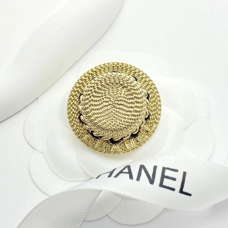 Low-cost Chanel Brooches