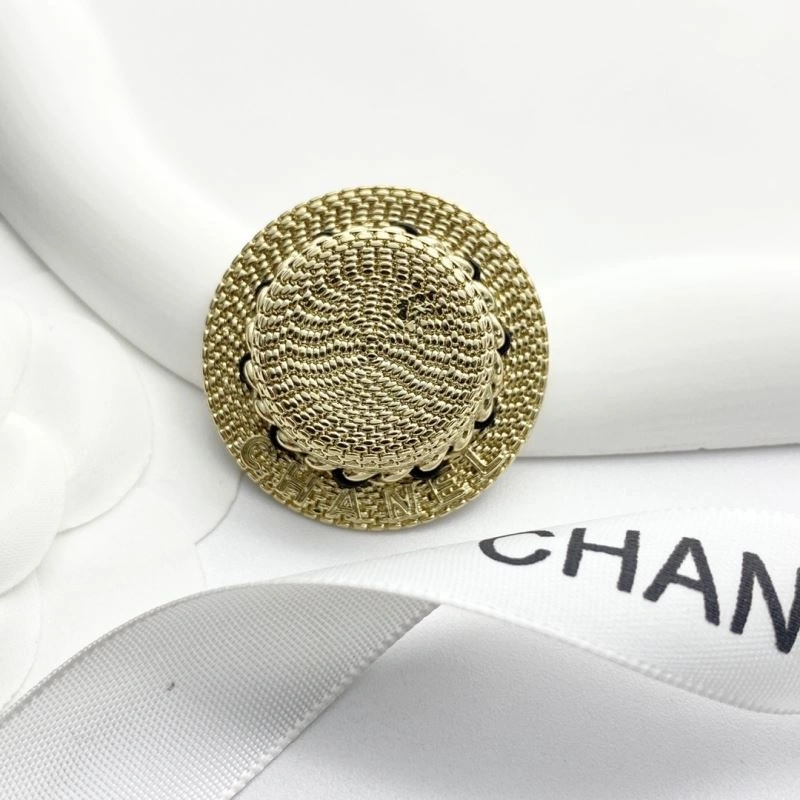 Low-cost Chanel Brooches