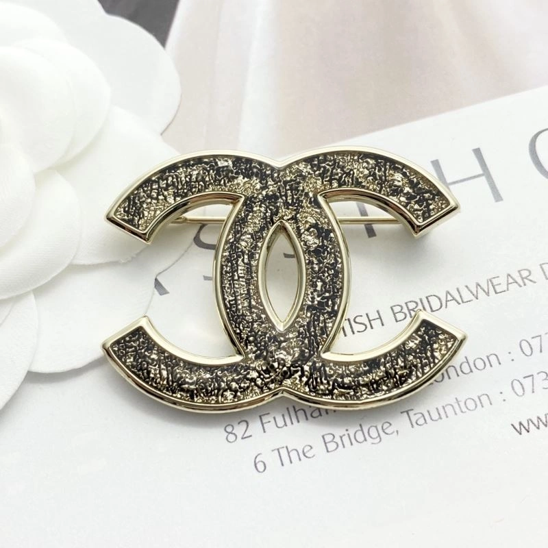 Low-cost Chanel Brooches