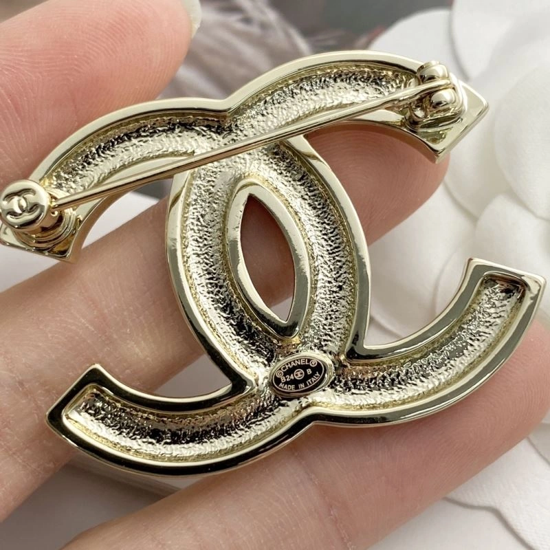 Low-cost Chanel Brooches