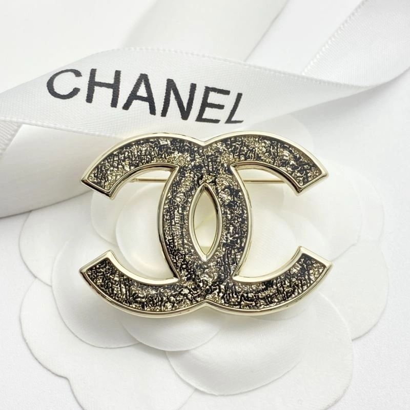 Low-cost Chanel Brooches