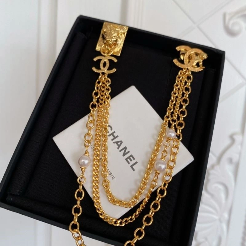 Accurate model Chanel Brooches