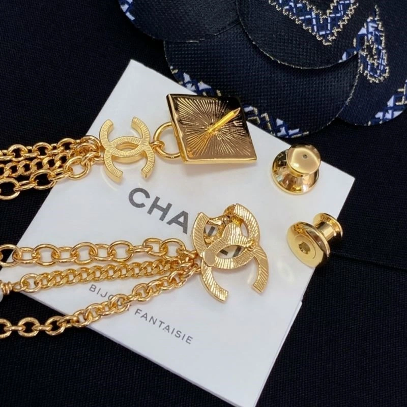 Accurate model Chanel Brooches