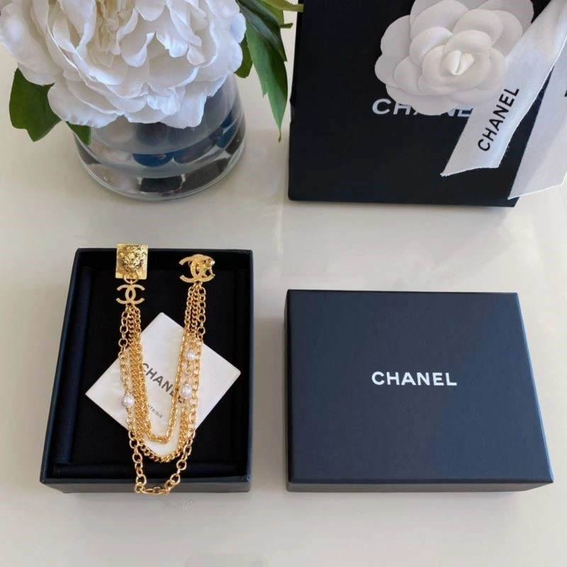 Accurate model Chanel Brooches