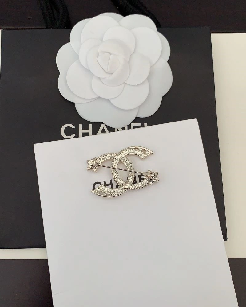 Accurate model Chanel Brooches