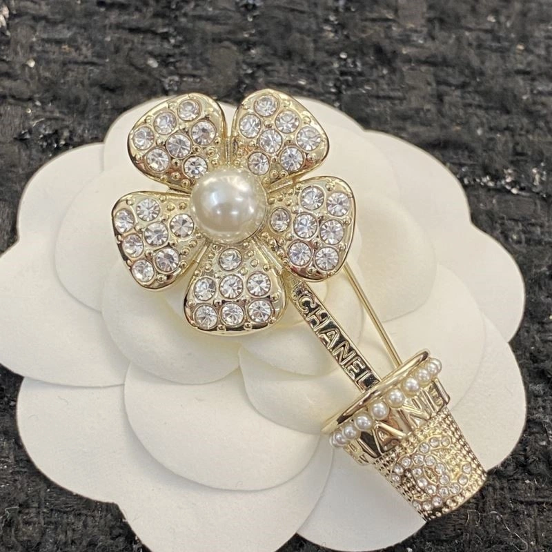 Accurate model Chanel Brooches