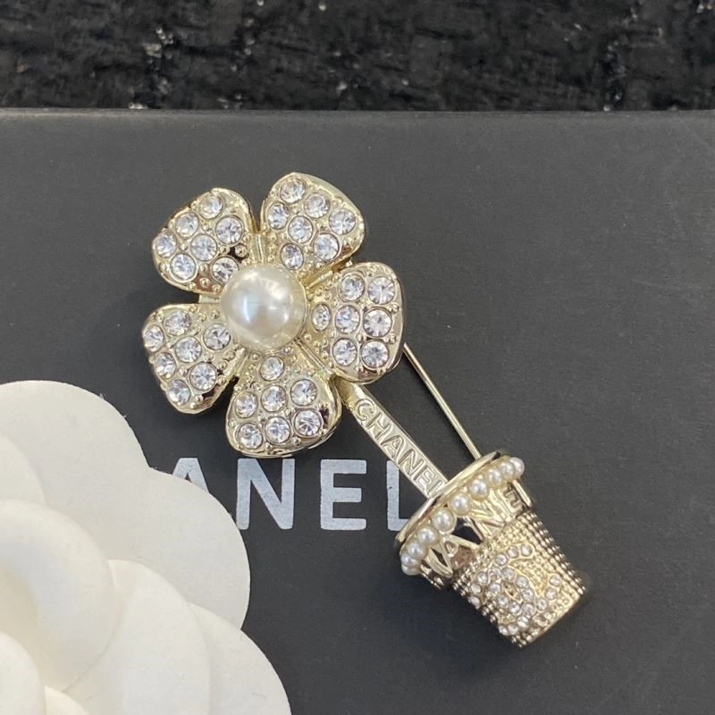 Accurate model Chanel Brooches
