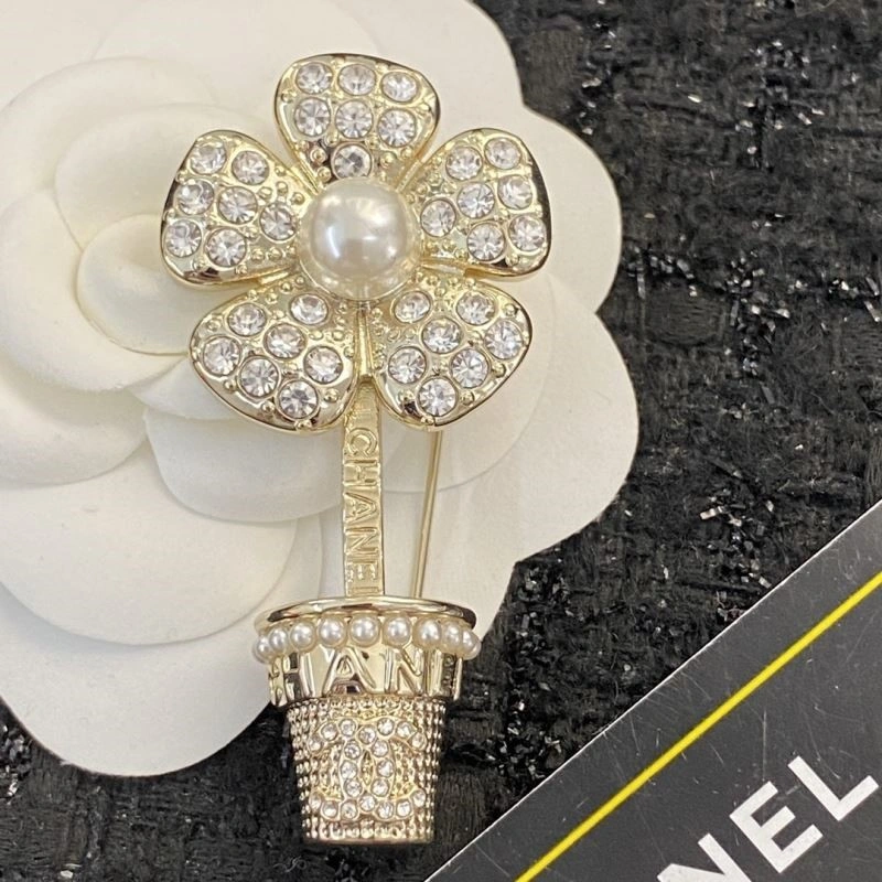 Accurate model Chanel Brooches