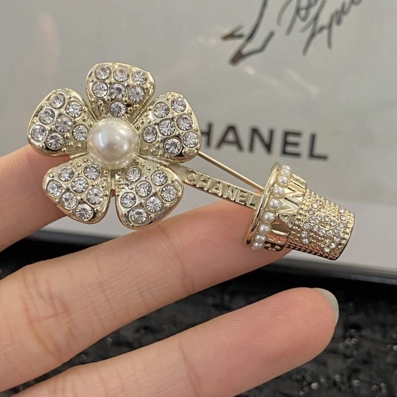 Accurate model Chanel Brooches