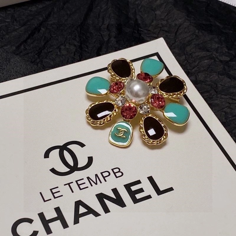 Low-cost Chanel Brooches