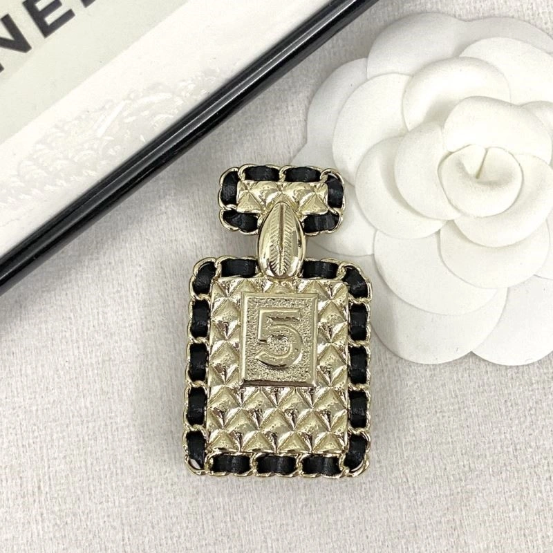 Top match Chanel Brooches
