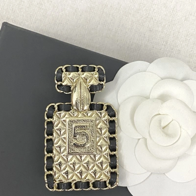 Top match Chanel Brooches