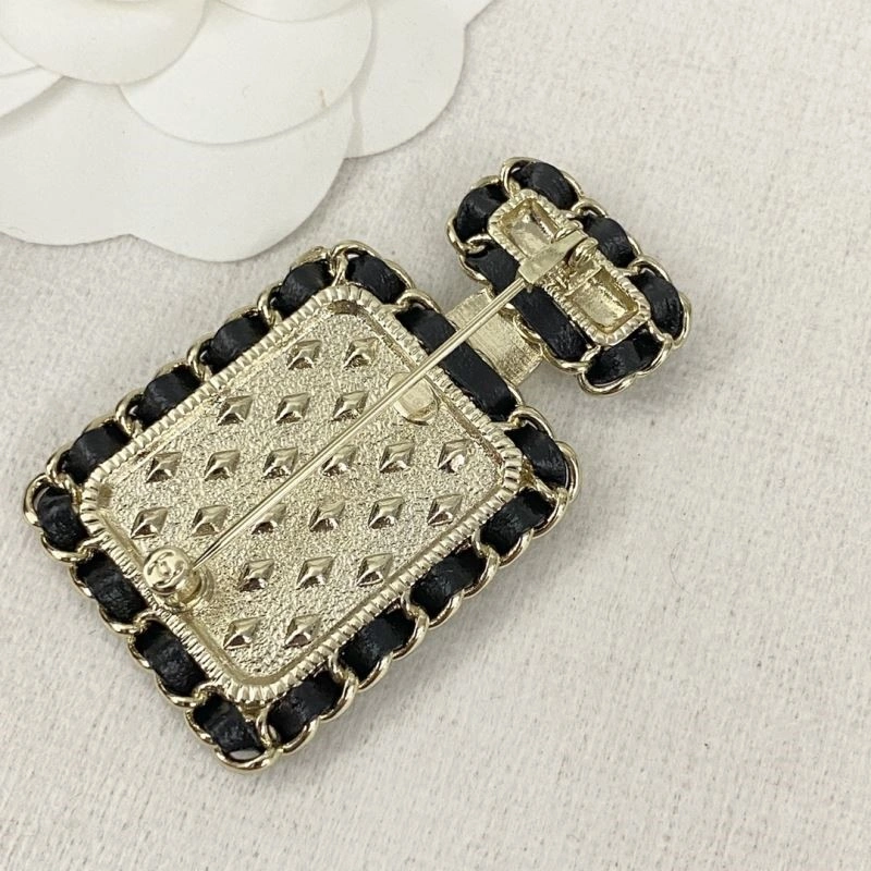 Top match Chanel Brooches