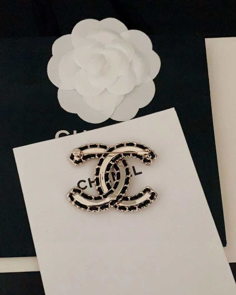 Top match Chanel Brooches