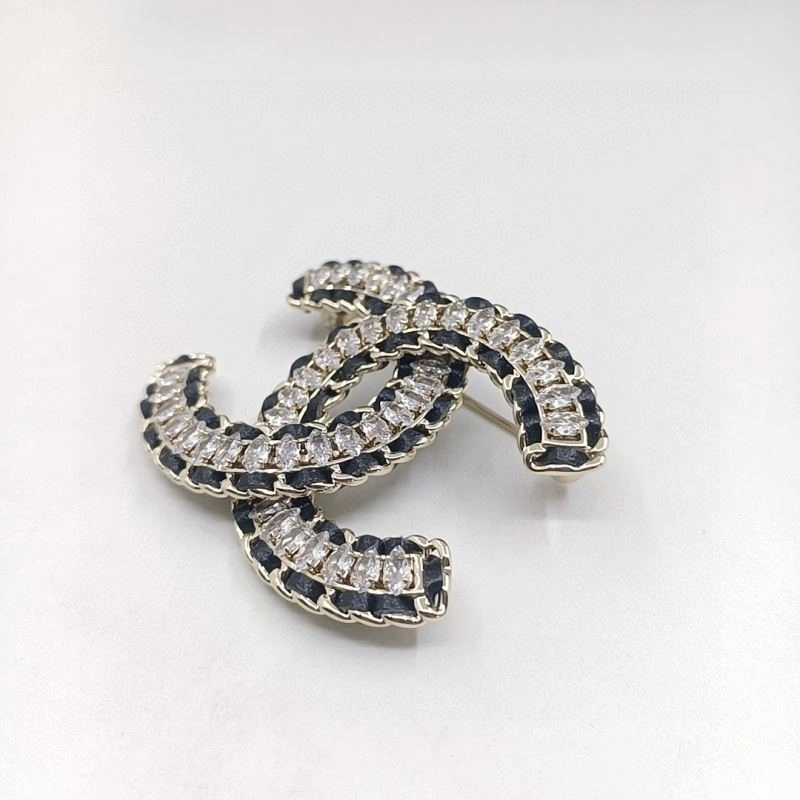 Top match Chanel Brooches