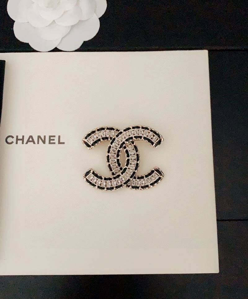 Top match Chanel Brooches