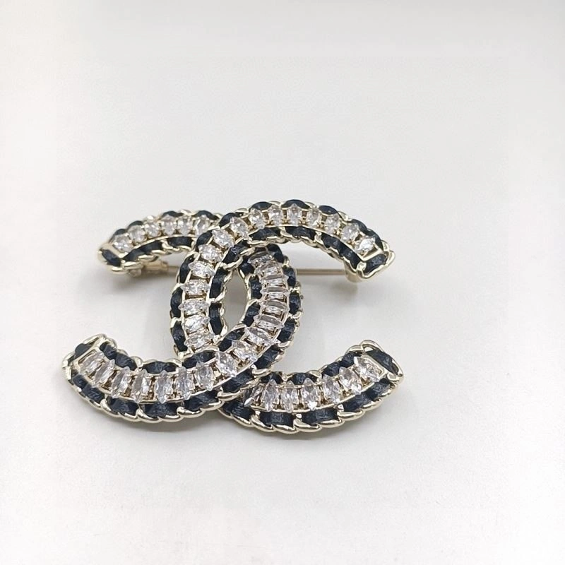 Top match Chanel Brooches