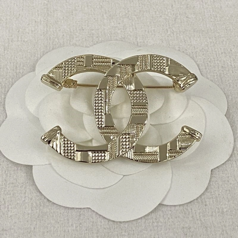 Low-cost Chanel Brooches