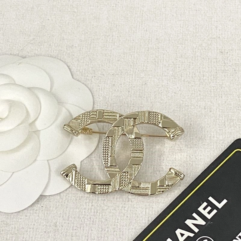 Low-cost Chanel Brooches