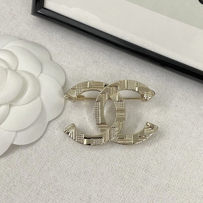 Low-cost Chanel Brooches