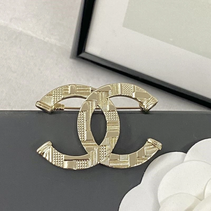 Low-cost Chanel Brooches