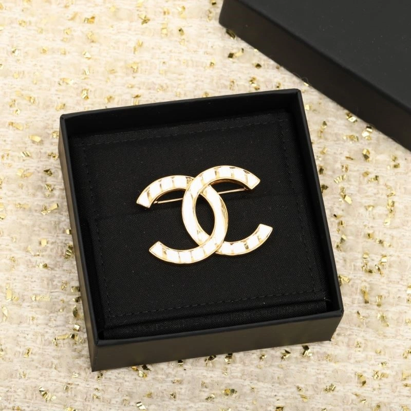 Top match Chanel Brooches