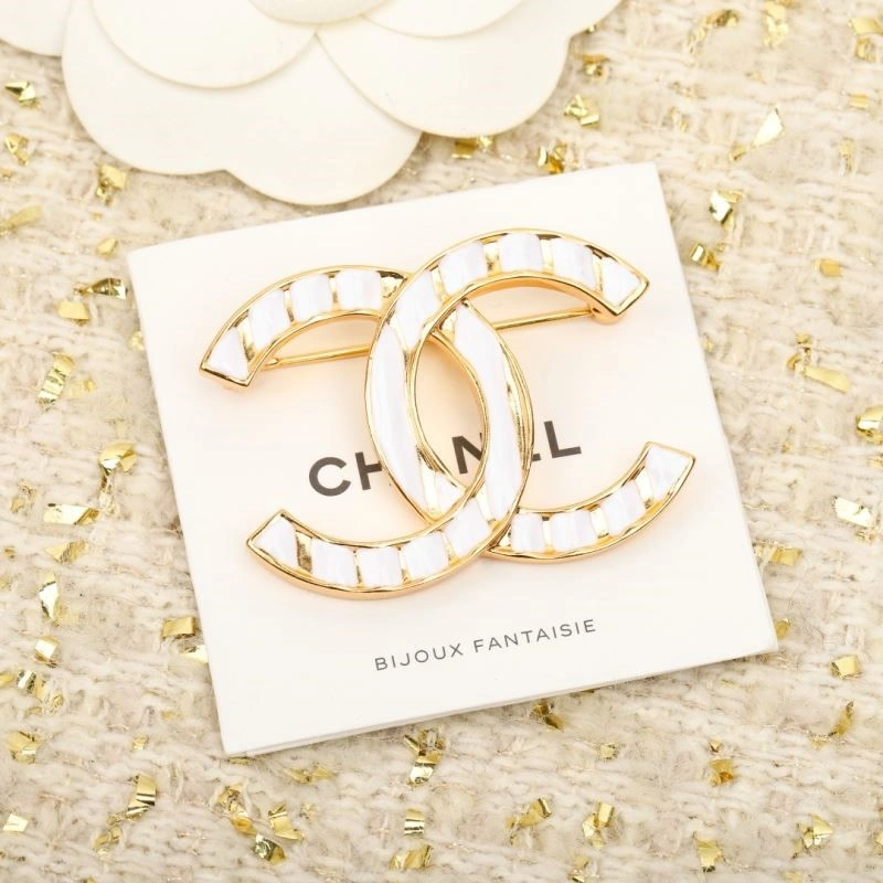 Top match Chanel Brooches