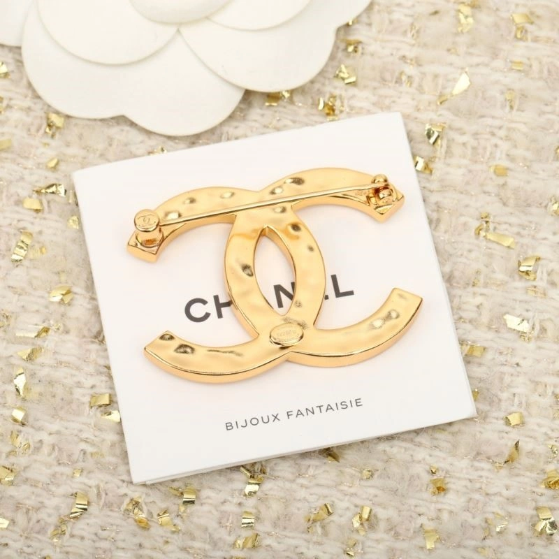 Top match Chanel Brooches