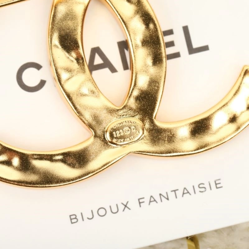 Top match Chanel Brooches