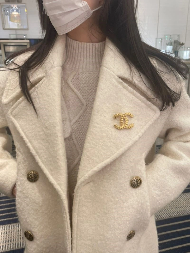 Accurate model Chanel Brooches