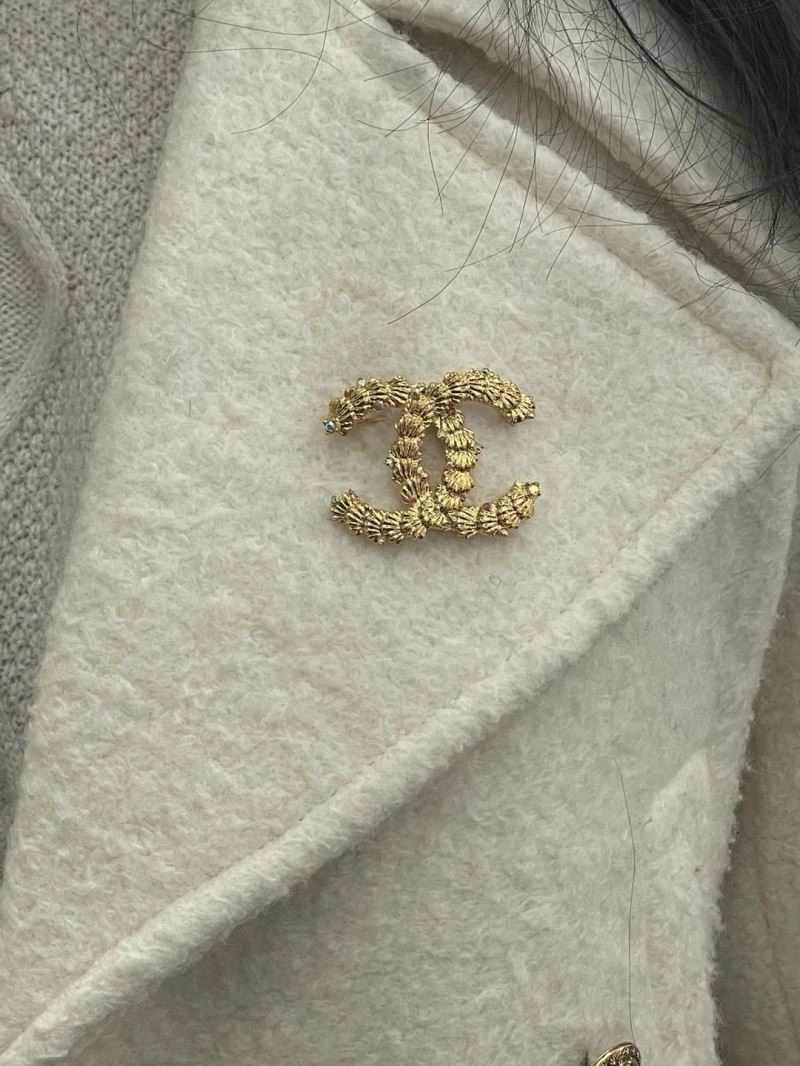 Accurate model Chanel Brooches