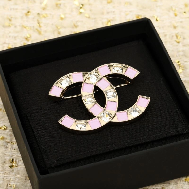 Top match Chanel Brooches