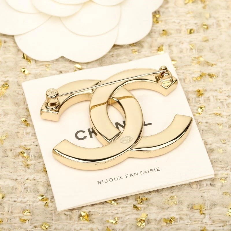 Top match Chanel Brooches