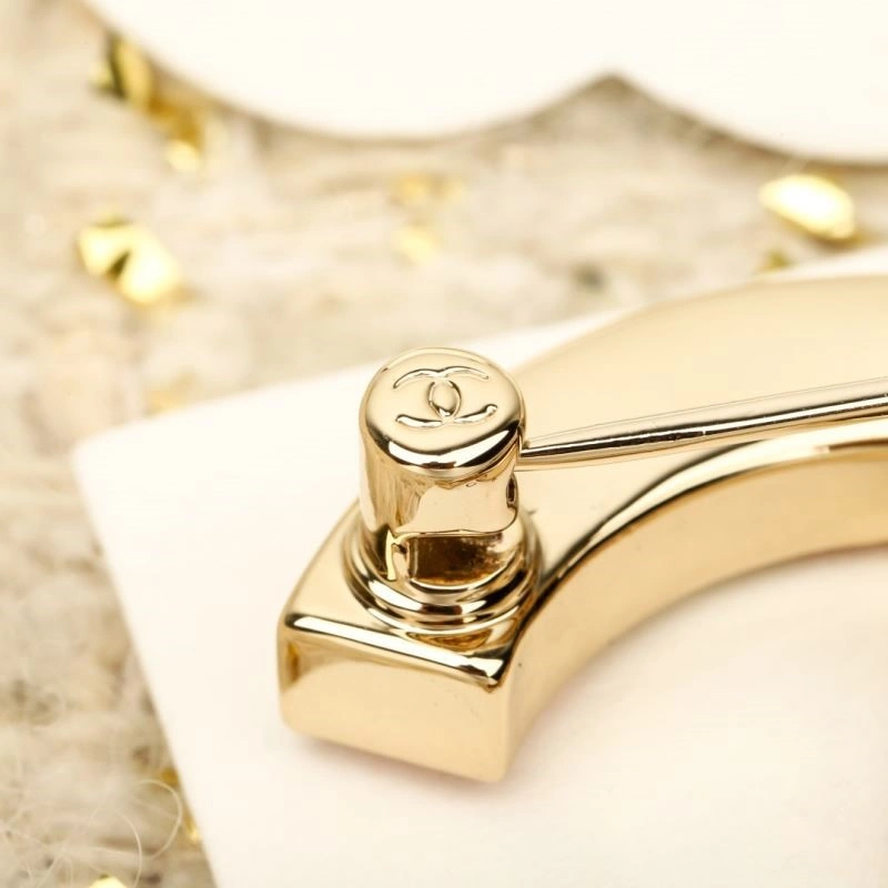 Top match Chanel Brooches