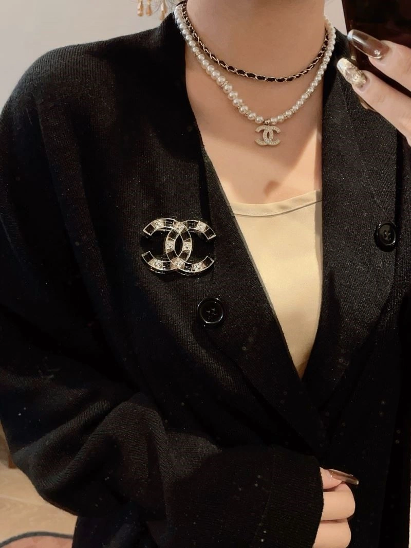 Top match Chanel Brooches