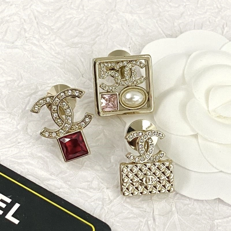 Brand-original Chanel Brooches