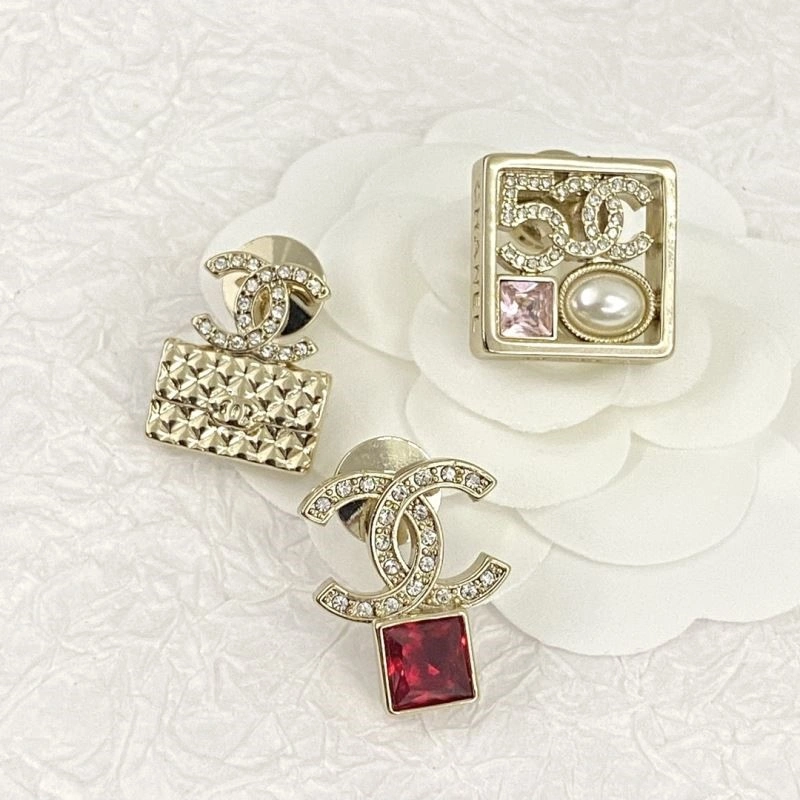 Brand-original Chanel Brooches