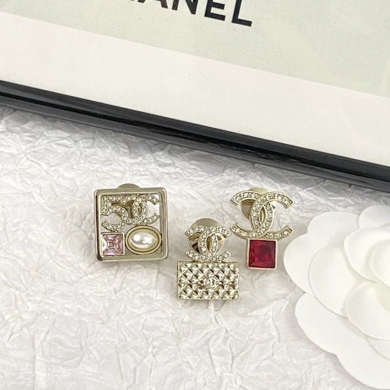 Brand-original Chanel Brooches