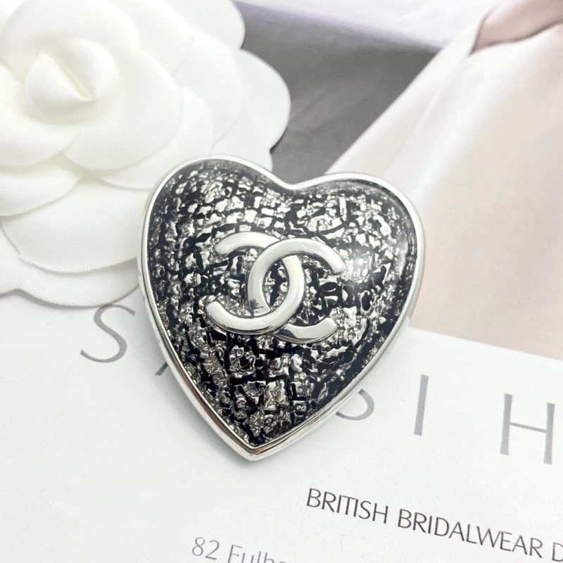 Low-cost Chanel Brooches