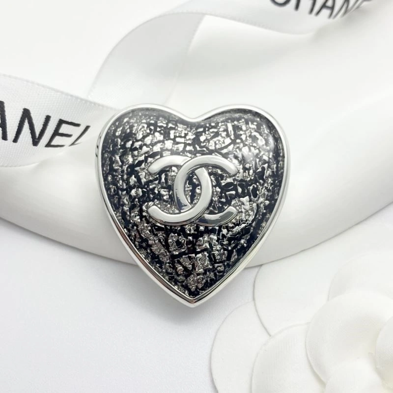 Low-cost Chanel Brooches