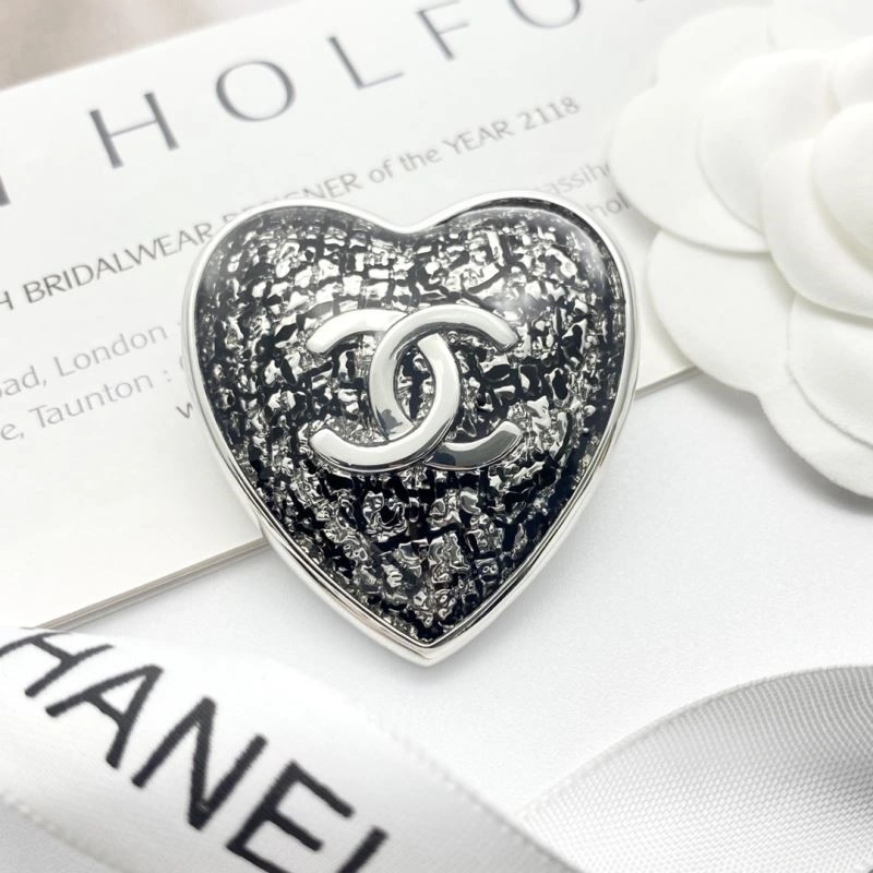 Low-cost Chanel Brooches
