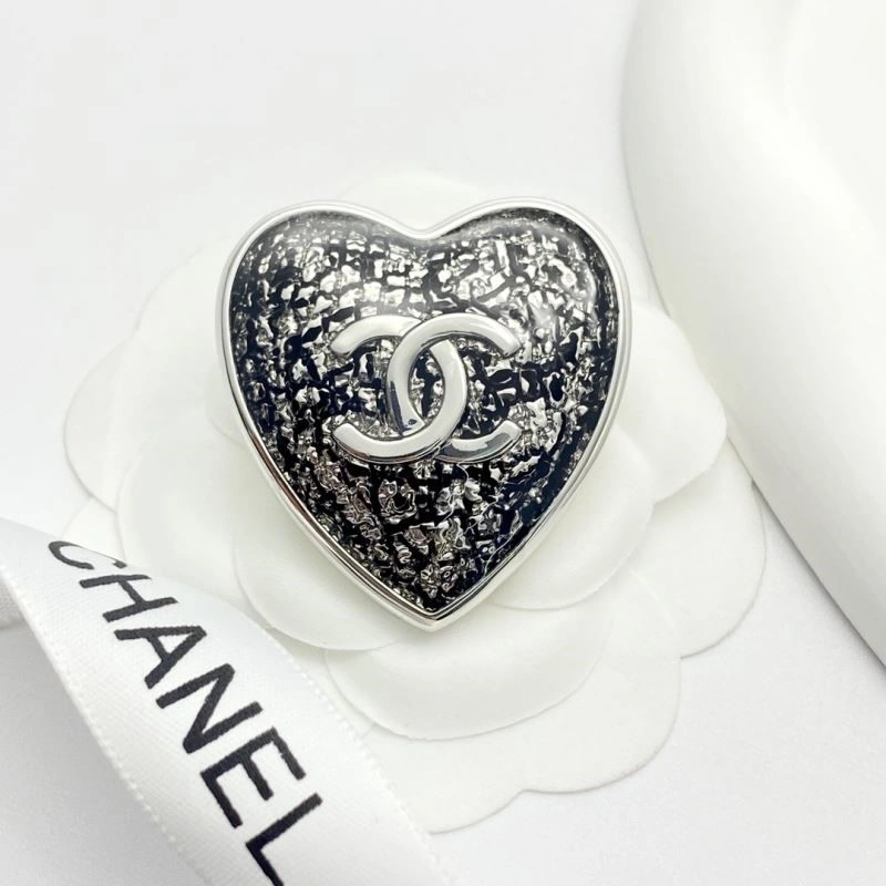 Low-cost Chanel Brooches