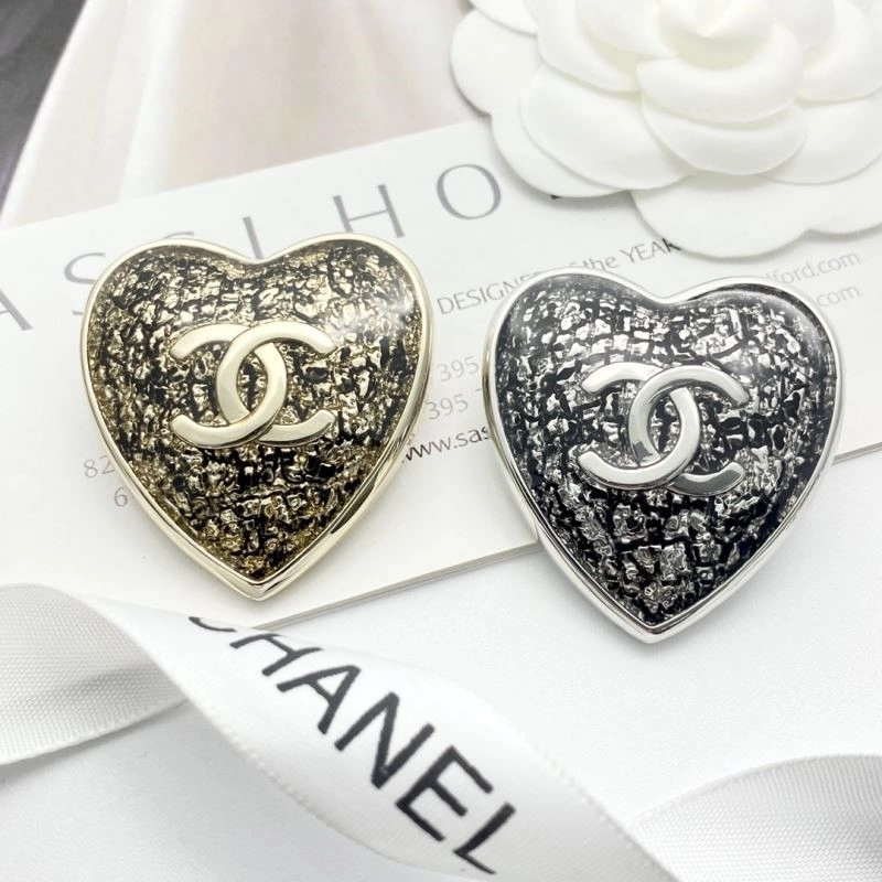 Low-cost Chanel Brooches