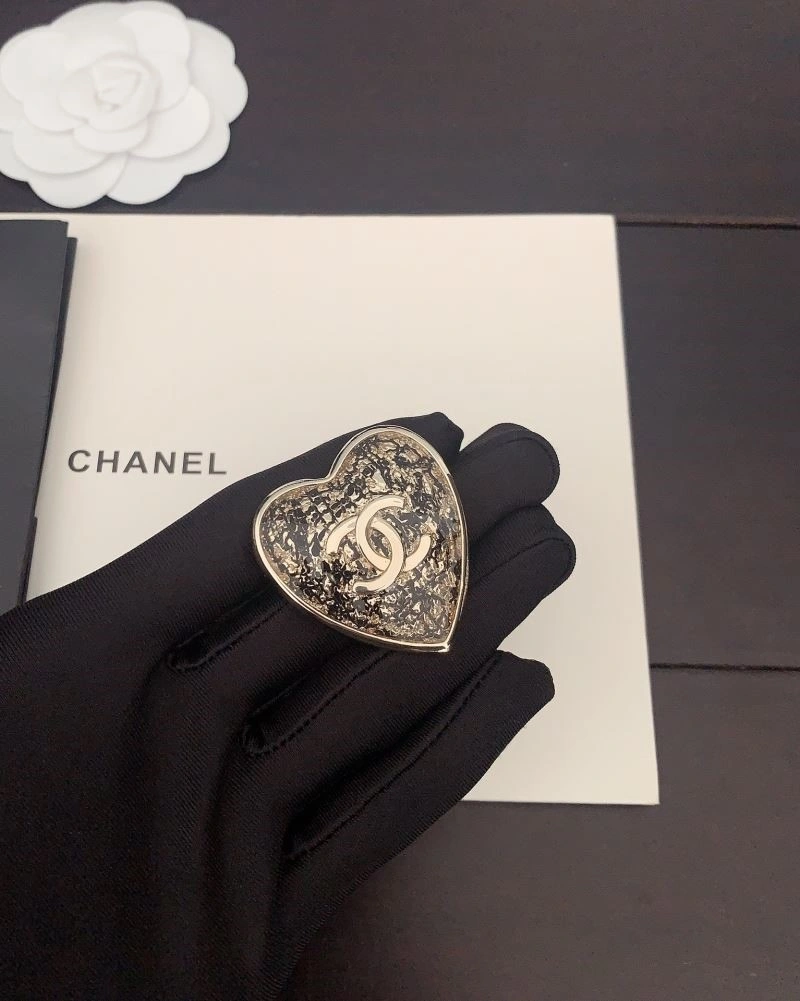 Top mirror Chanel Brooches