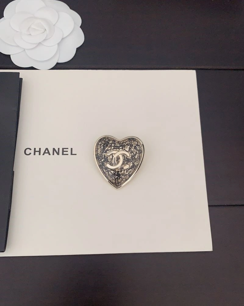 Top mirror Chanel Brooches