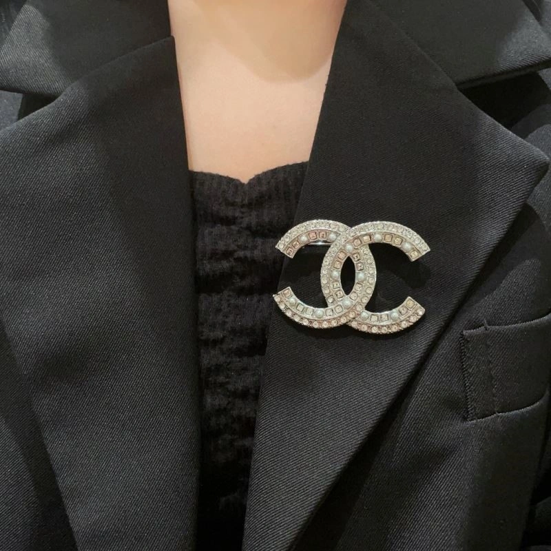 Top match Chanel Brooches