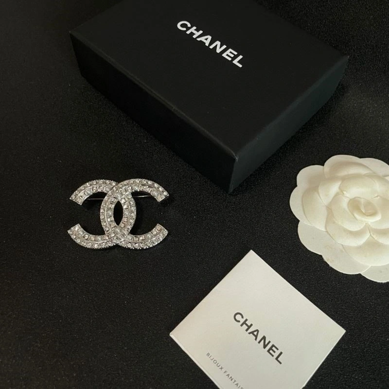 Top match Chanel Brooches