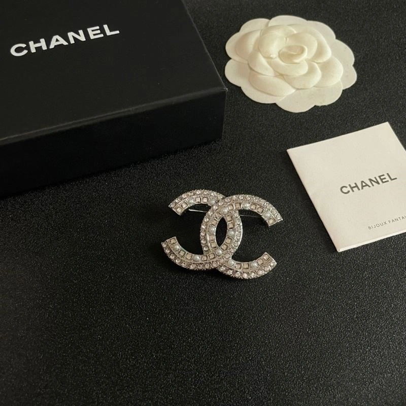 Top match Chanel Brooches